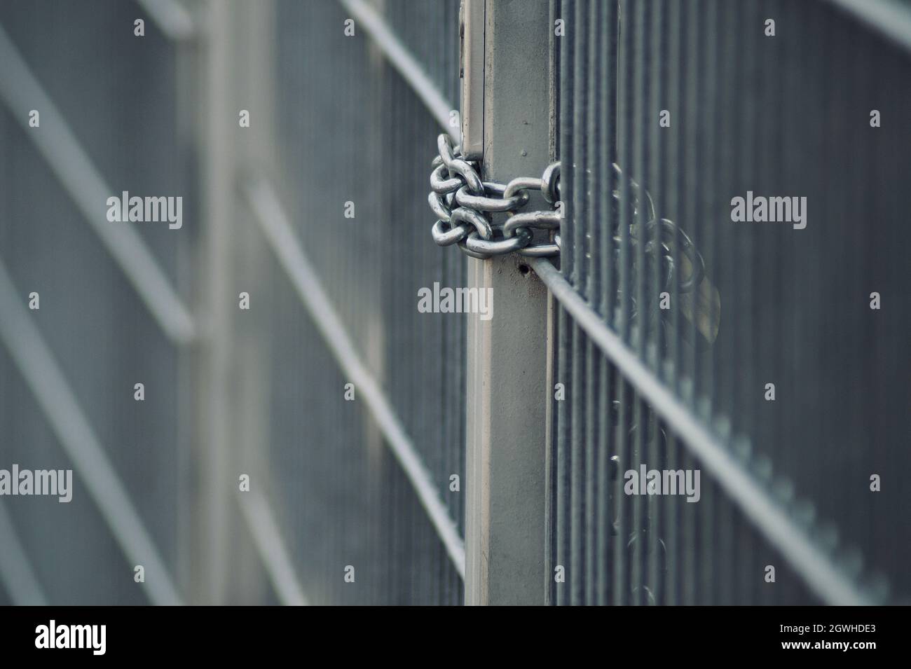 Black iron chain railing hi-res stock photography and images - Alamy