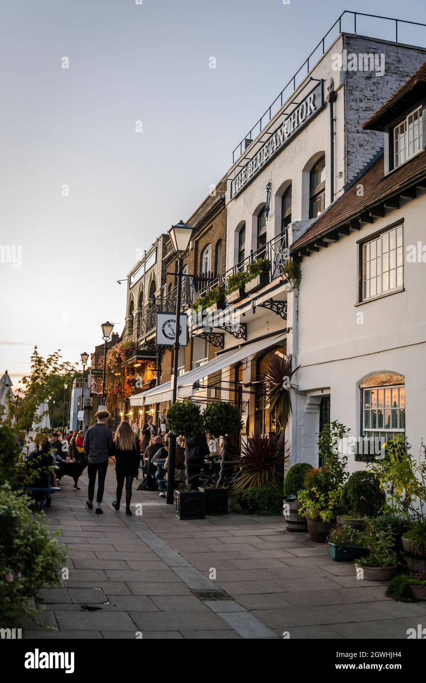 The Blue Anchor pub on the Hammersmith Rveerside, Hammersmith, London ...