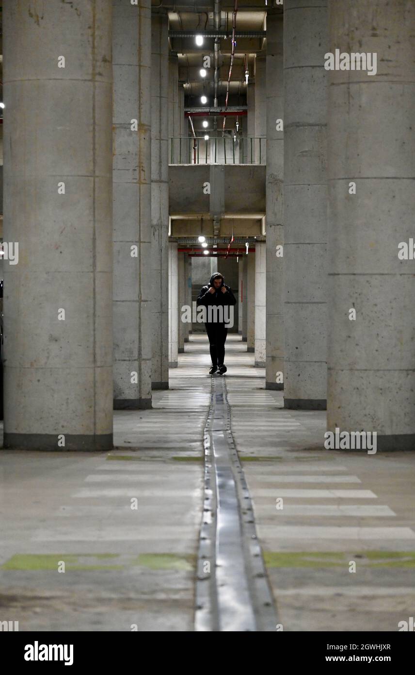 View underground parking column hi-res stock photography and images - Alamy
