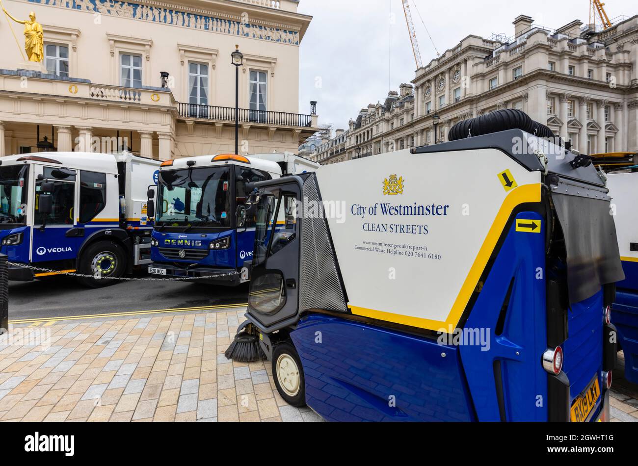 London electric refuse trucks hi-res stock photography and images - Alamy