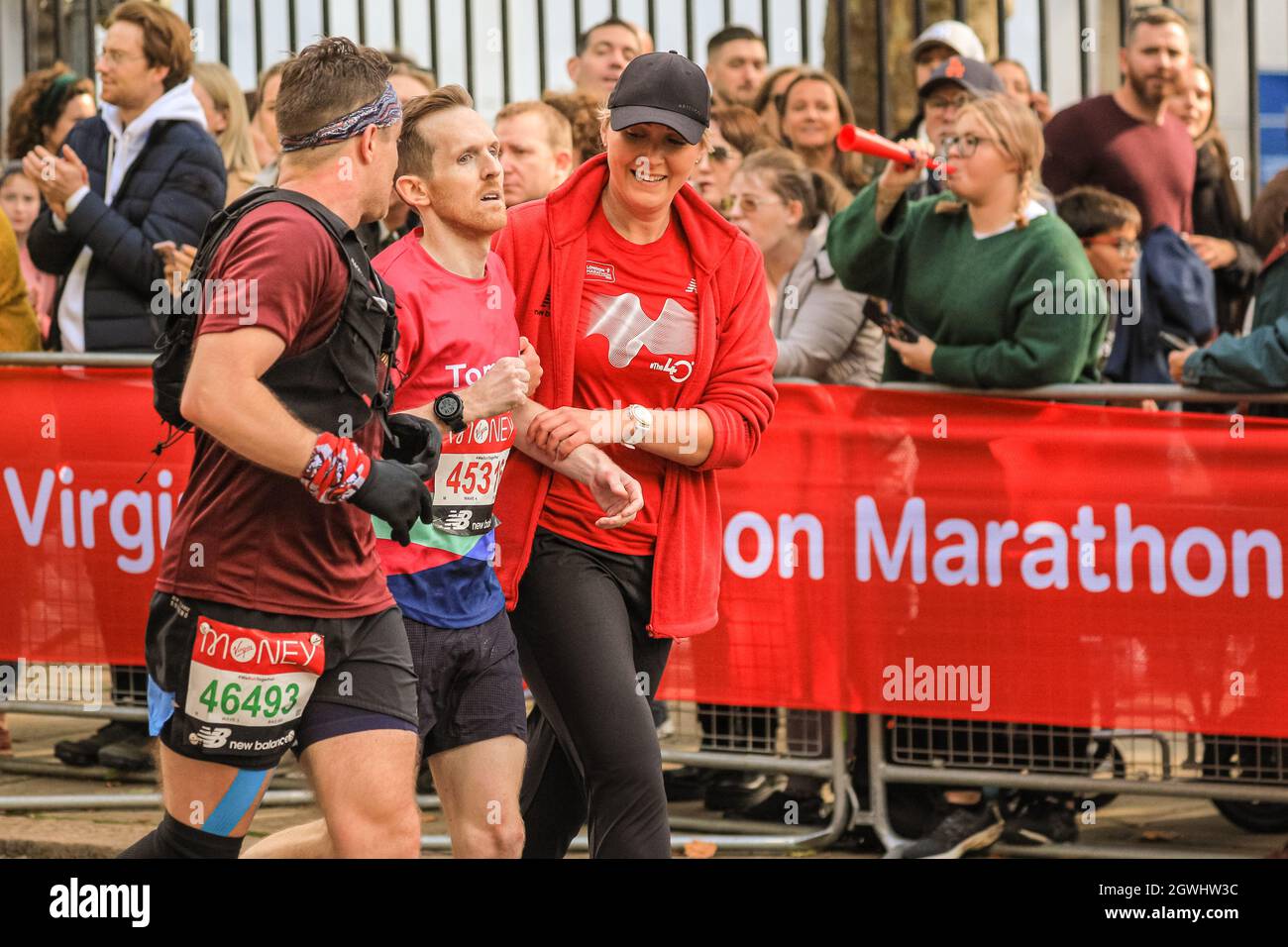 Runners run along mall hi-res stock photography and images - Alamy