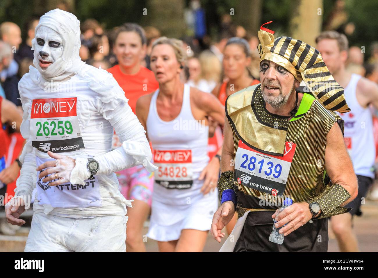 London, UK. 03rd Oct, 2021. Mass race runners, many in costume, on the ...