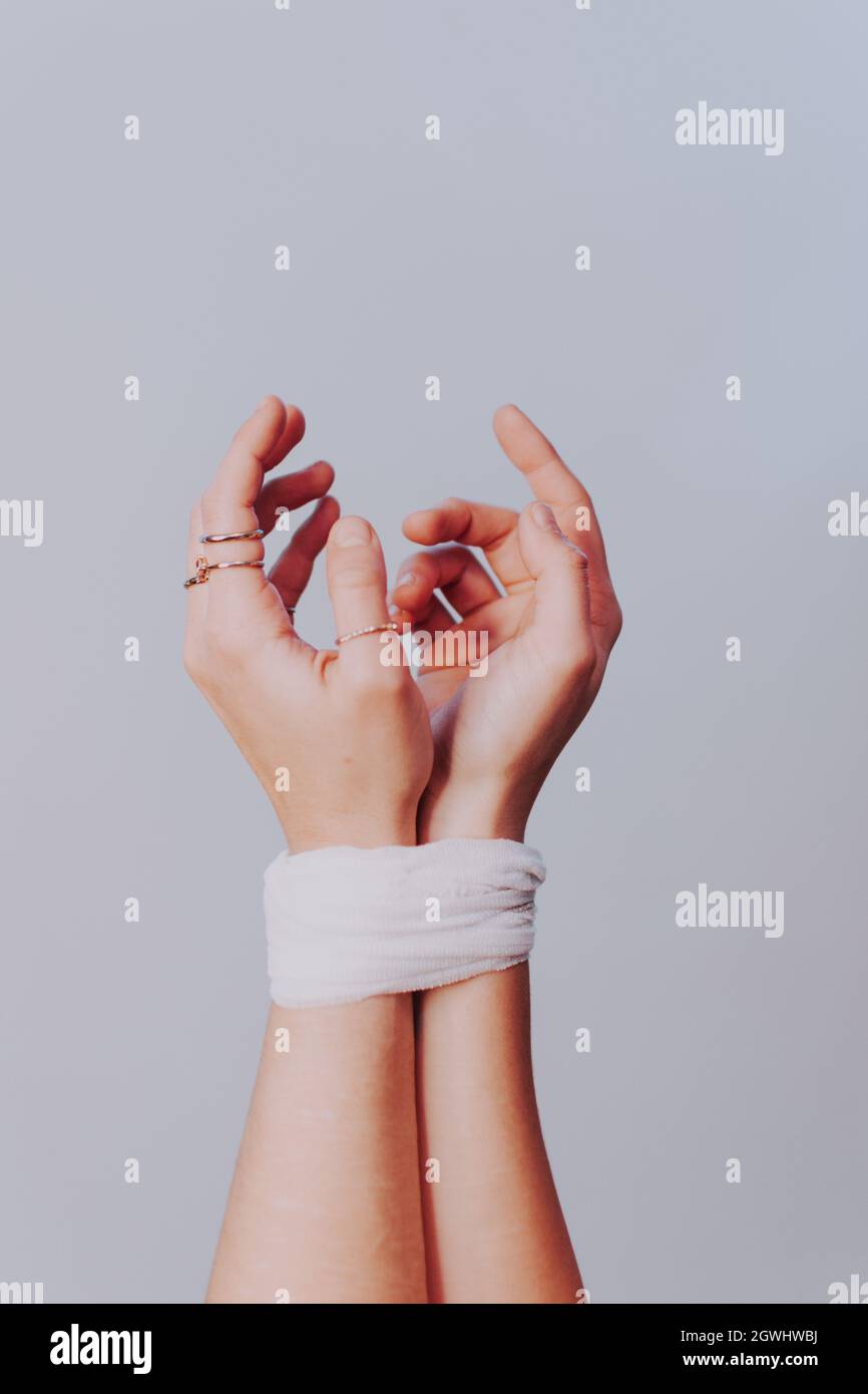 Women hands tied rope hi-res stock photography and images - Alamy