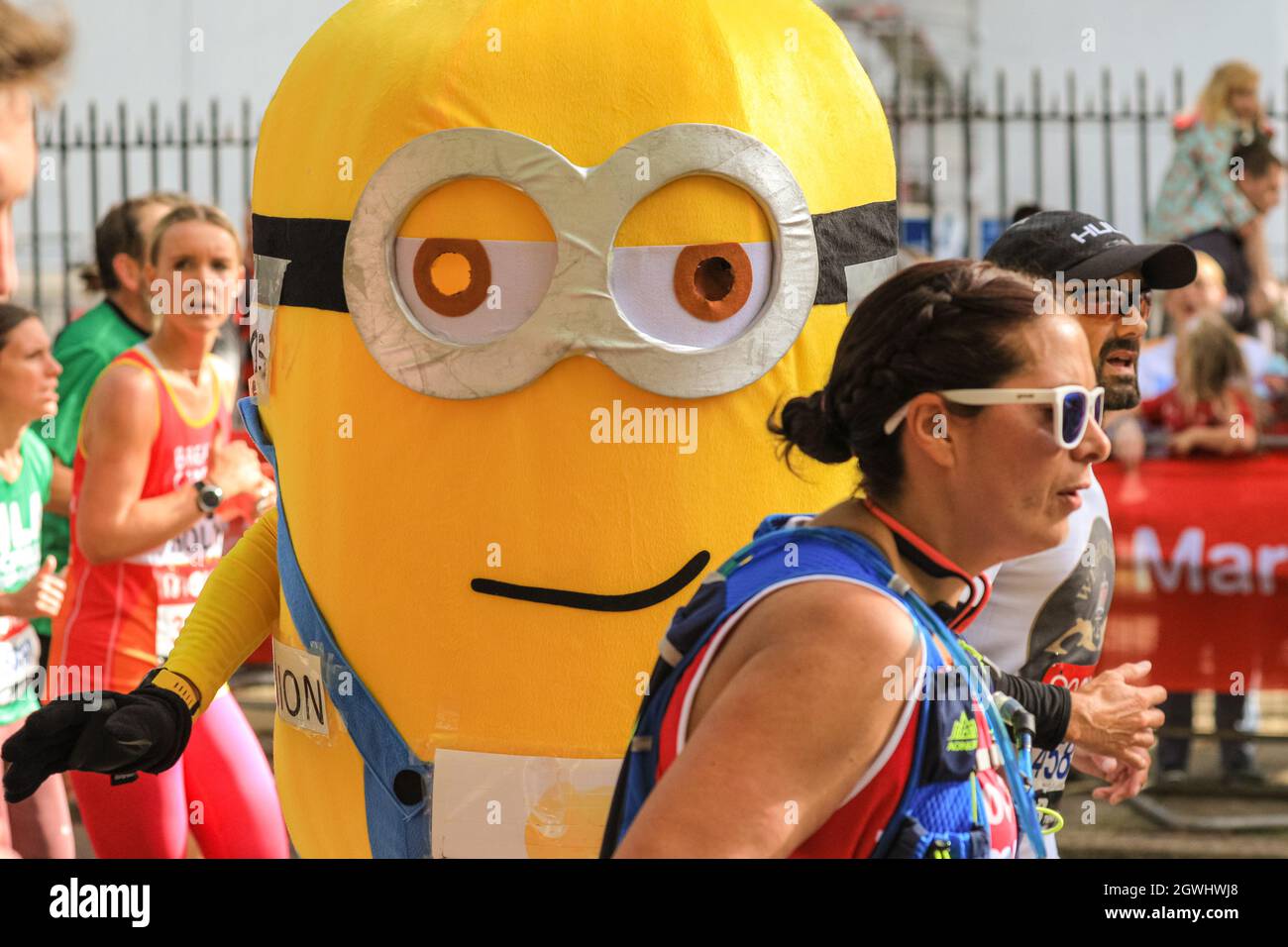 Minion london marathon hi-res stock photography and images - Alamy