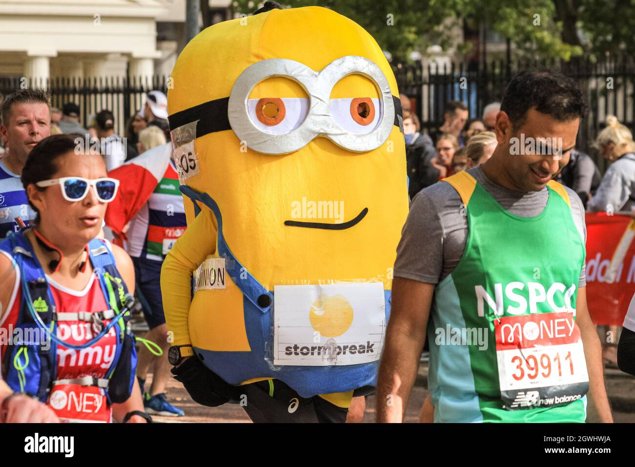 Minion london marathon hi-res stock photography and images - Alamy