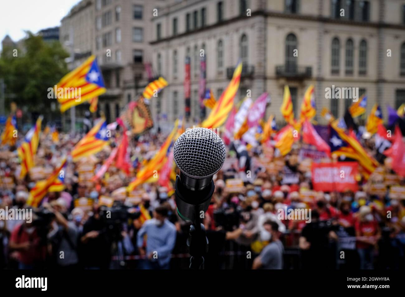 Barcelona, Spain. 03rd Oct, 2021. Catalan separatist supporters ...