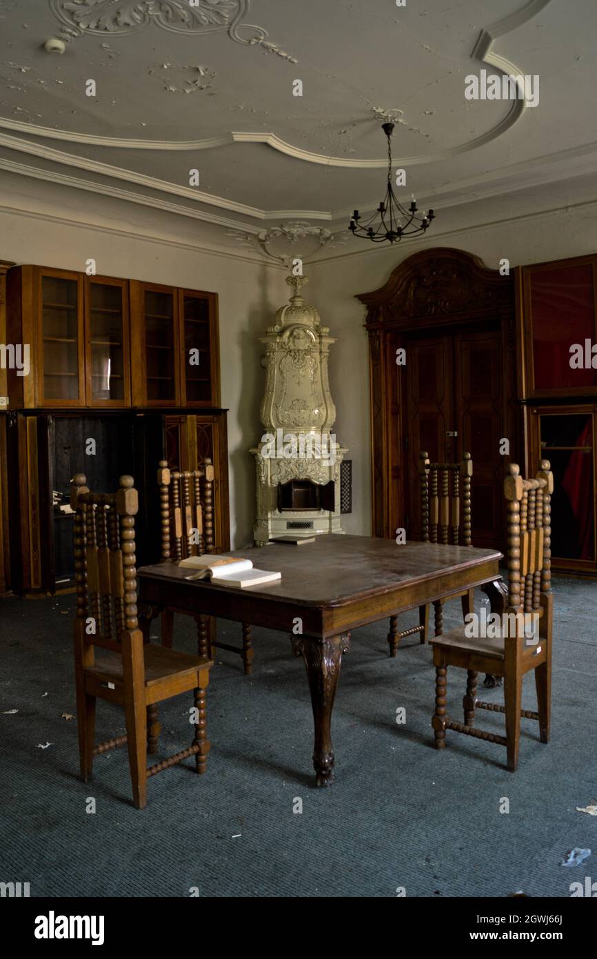 Tables royal palace hi-res stock photography and images - Alamy