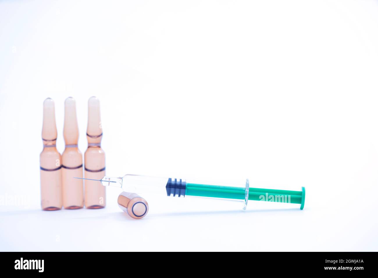 Iv syringe drip tool hi-res stock photography and images - Alamy