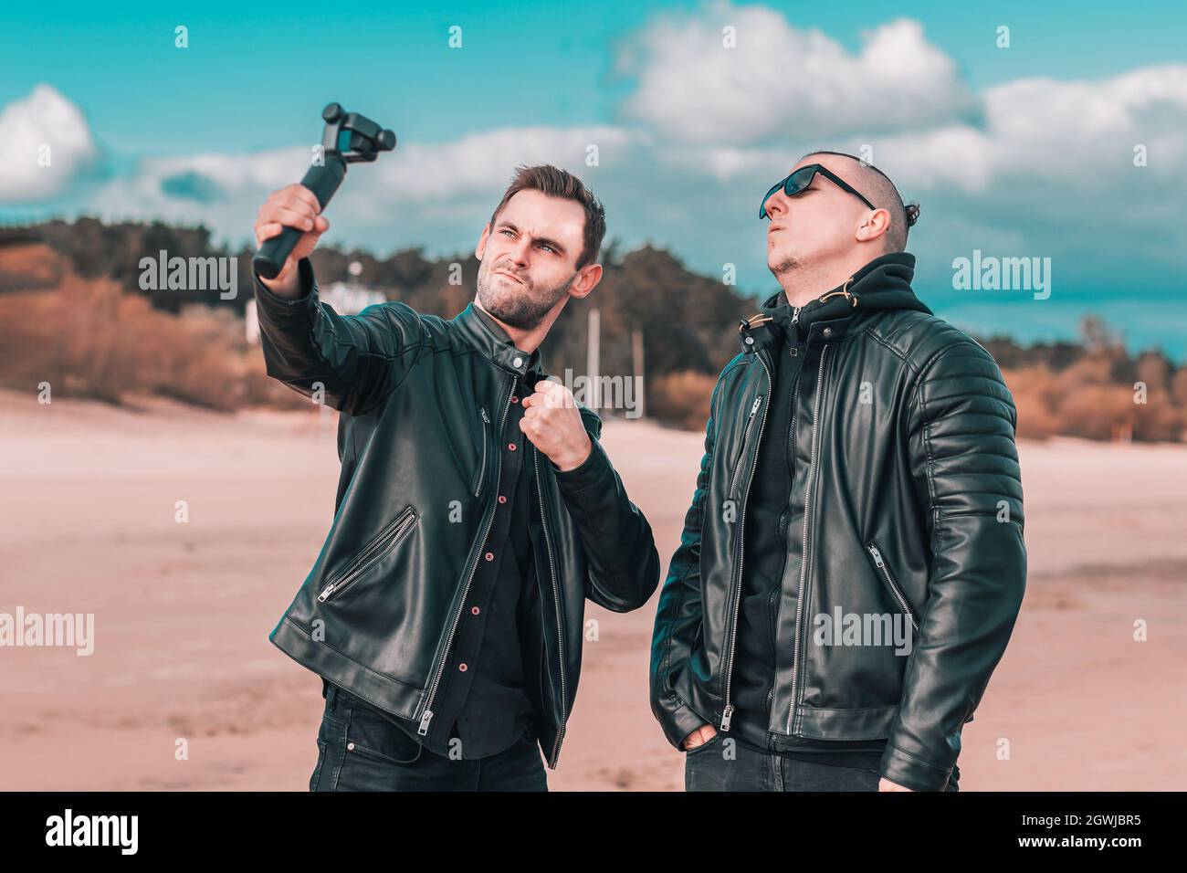 Video filming outdoors friends hi-res stock photography and images - Alamy