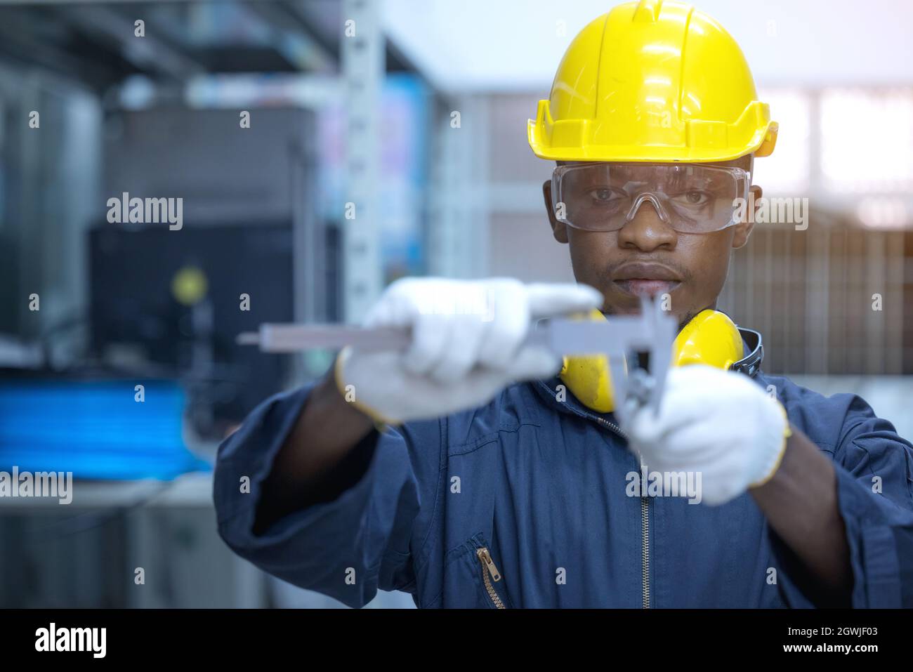 Using vernier caliper hi-res stock photography and images - Alamy
