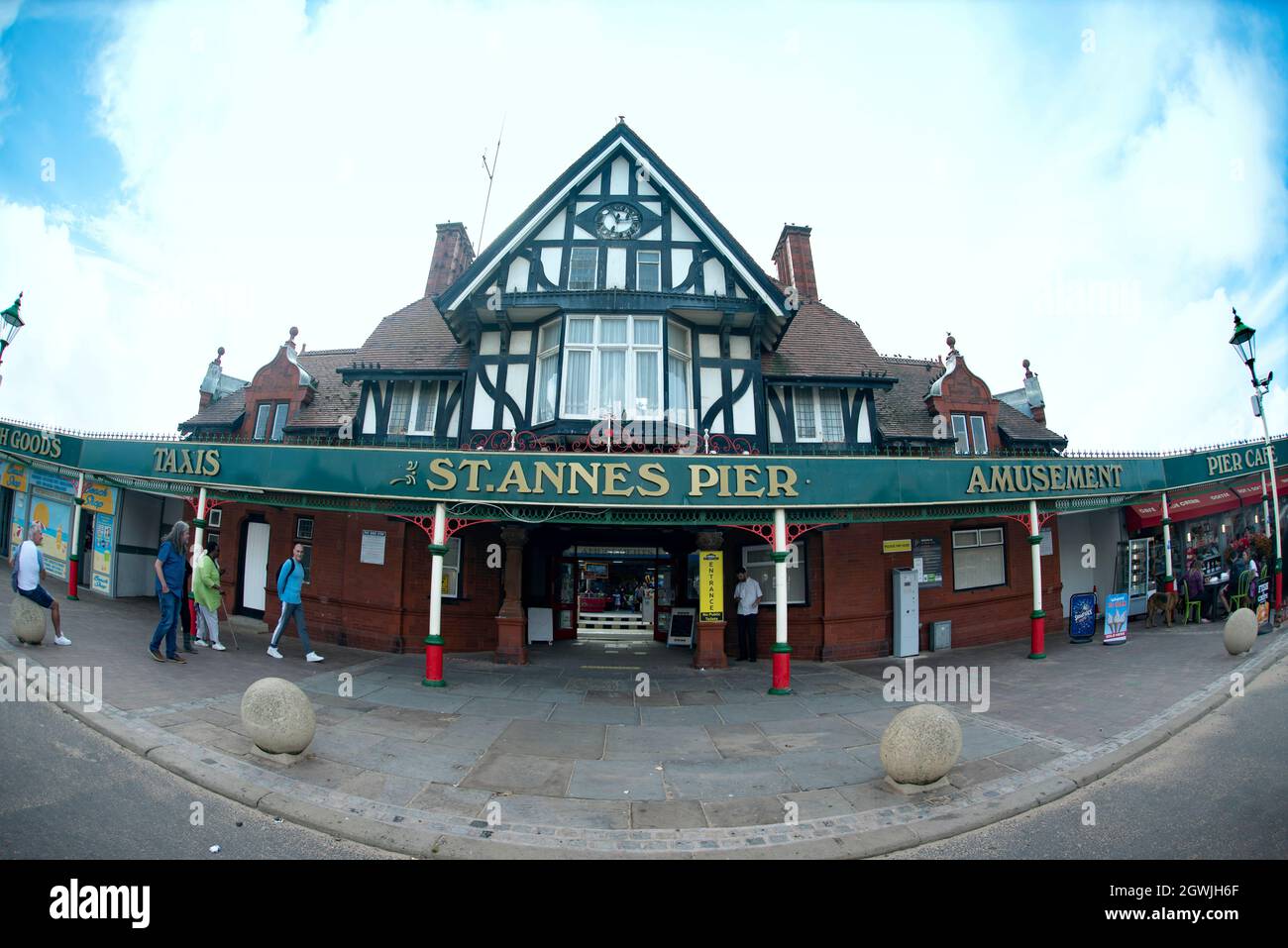 British pier hi-res stock photography and images - Alamy