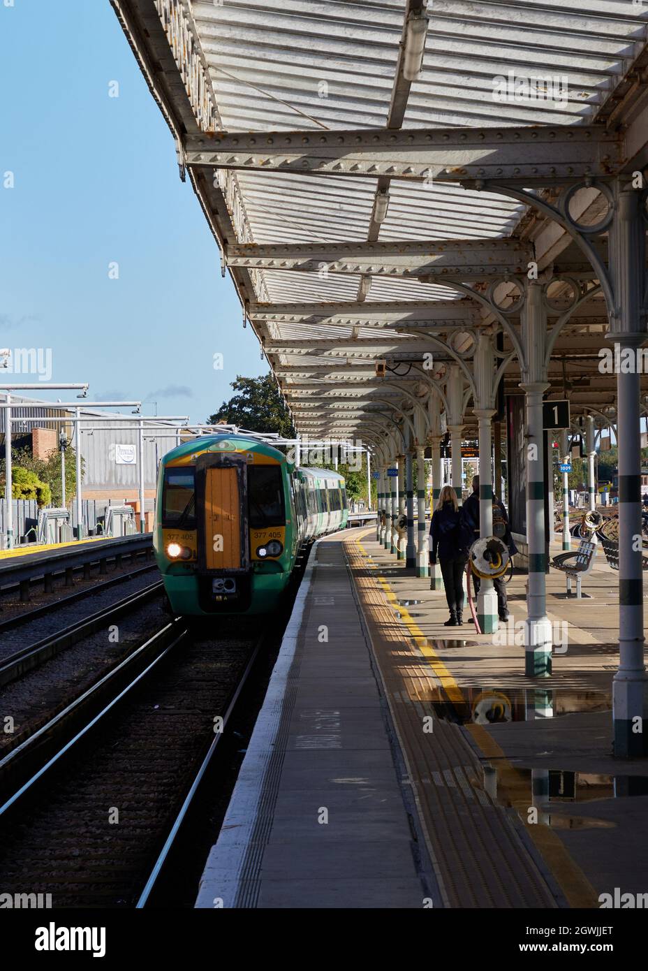 Train of Southern railways approaches Bognor Regis railway station ...