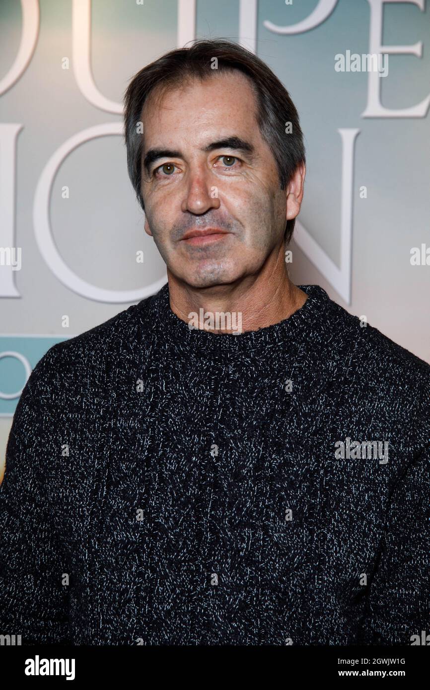 animals handler Andrew Simpson attending the Le Loup Et Le Lion (The ...