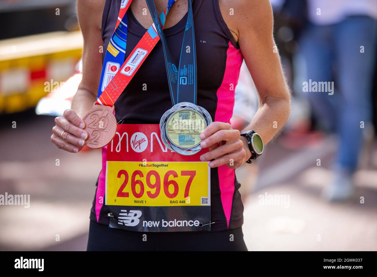 London marathon medals 2021 hi-res stock photography and images - Alamy