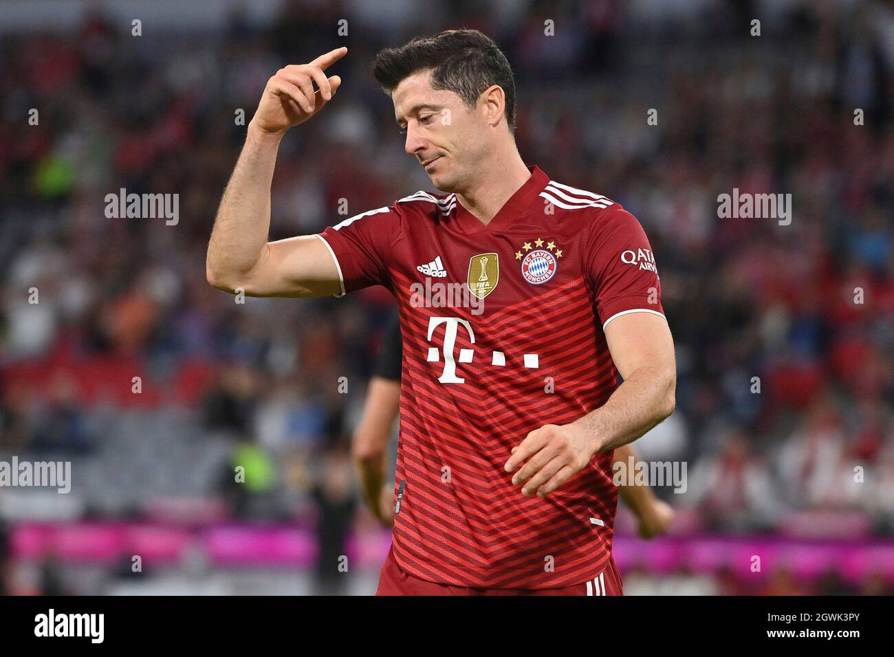 Munich, Deutschland. 03rd Oct, 2021. Gluecklos-Robert LEWANDOWSKI (FC ...