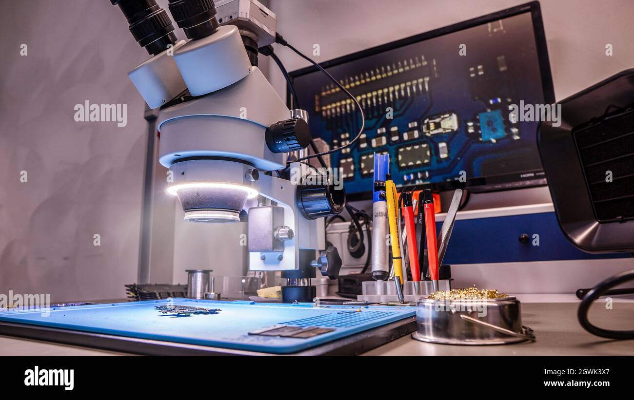 Compter research hi-res stock photography and images - Alamy