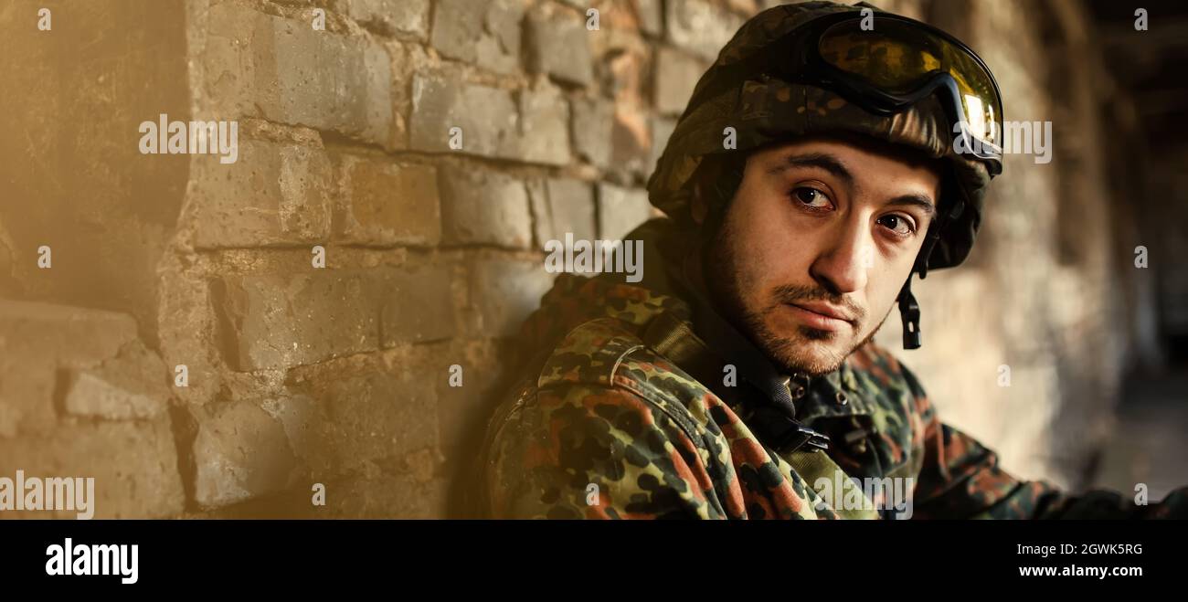 Modern military helmet hi-res stock photography and images - Alamy