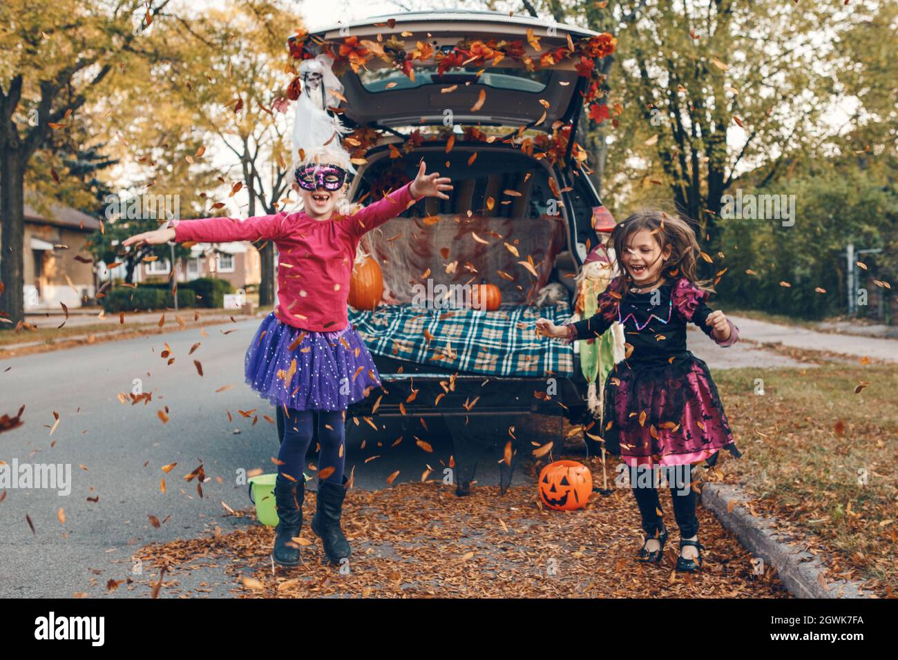 Car trick hi-res stock photography and images - Alamy