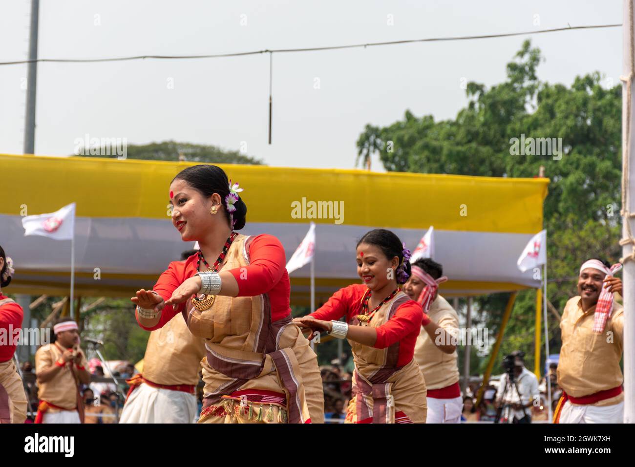 Dancing bihu hi-res stock photography and images - Alamy