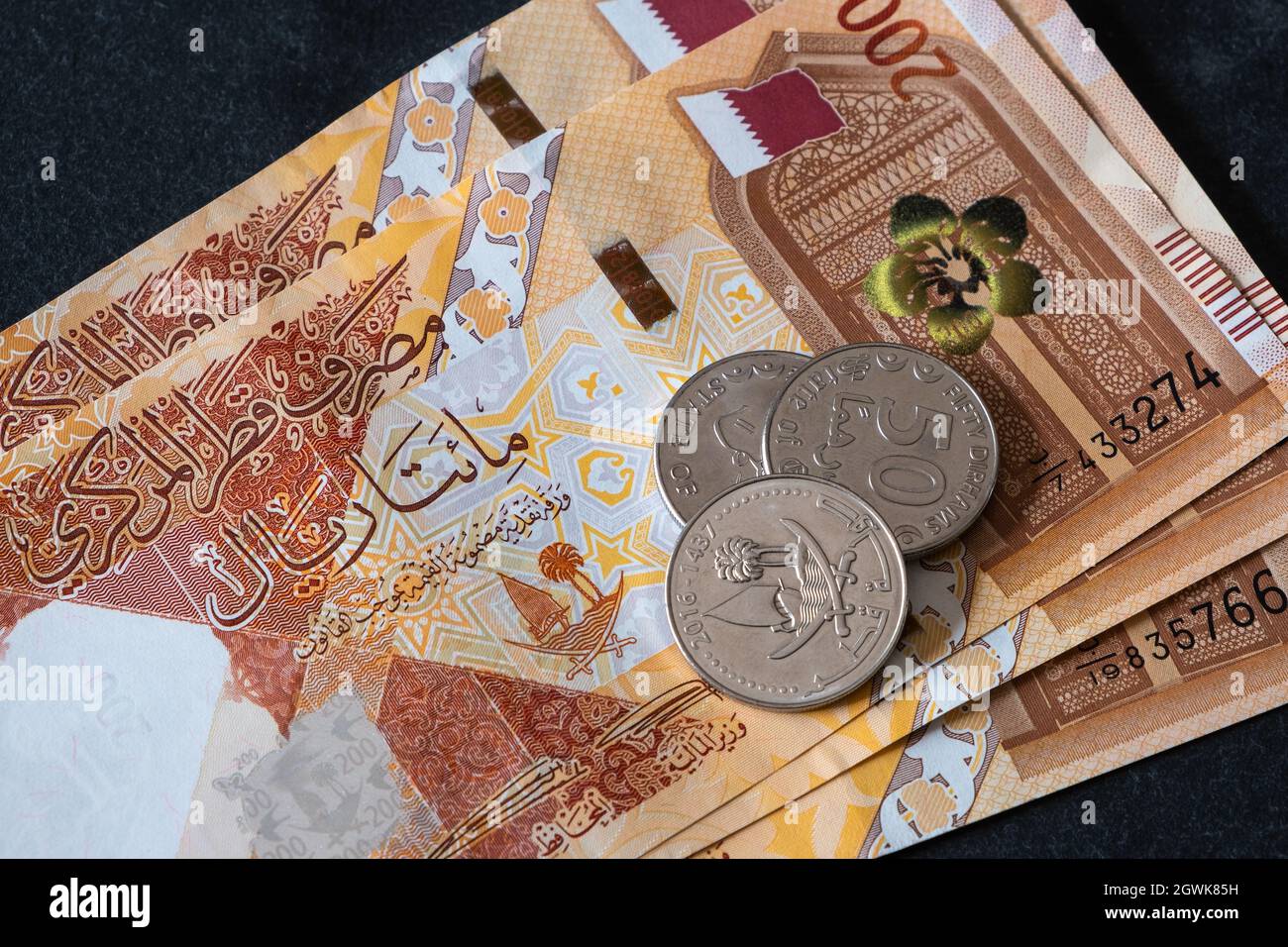 Qatari riyal banknote hi-res stock photography and images - Alamy