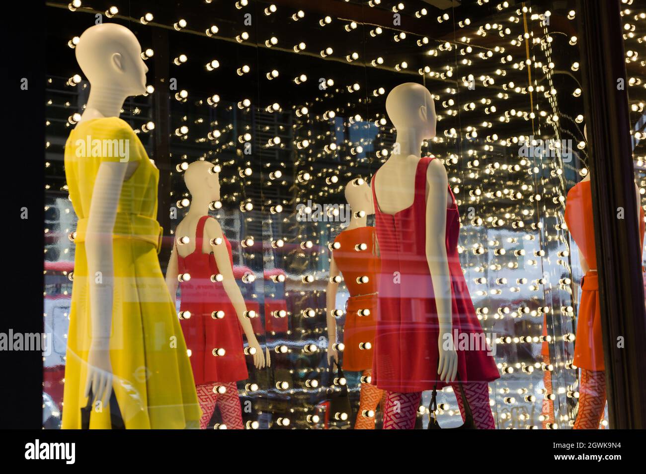 London, Britain. September 30th 2021. Mannequins in a store window ...