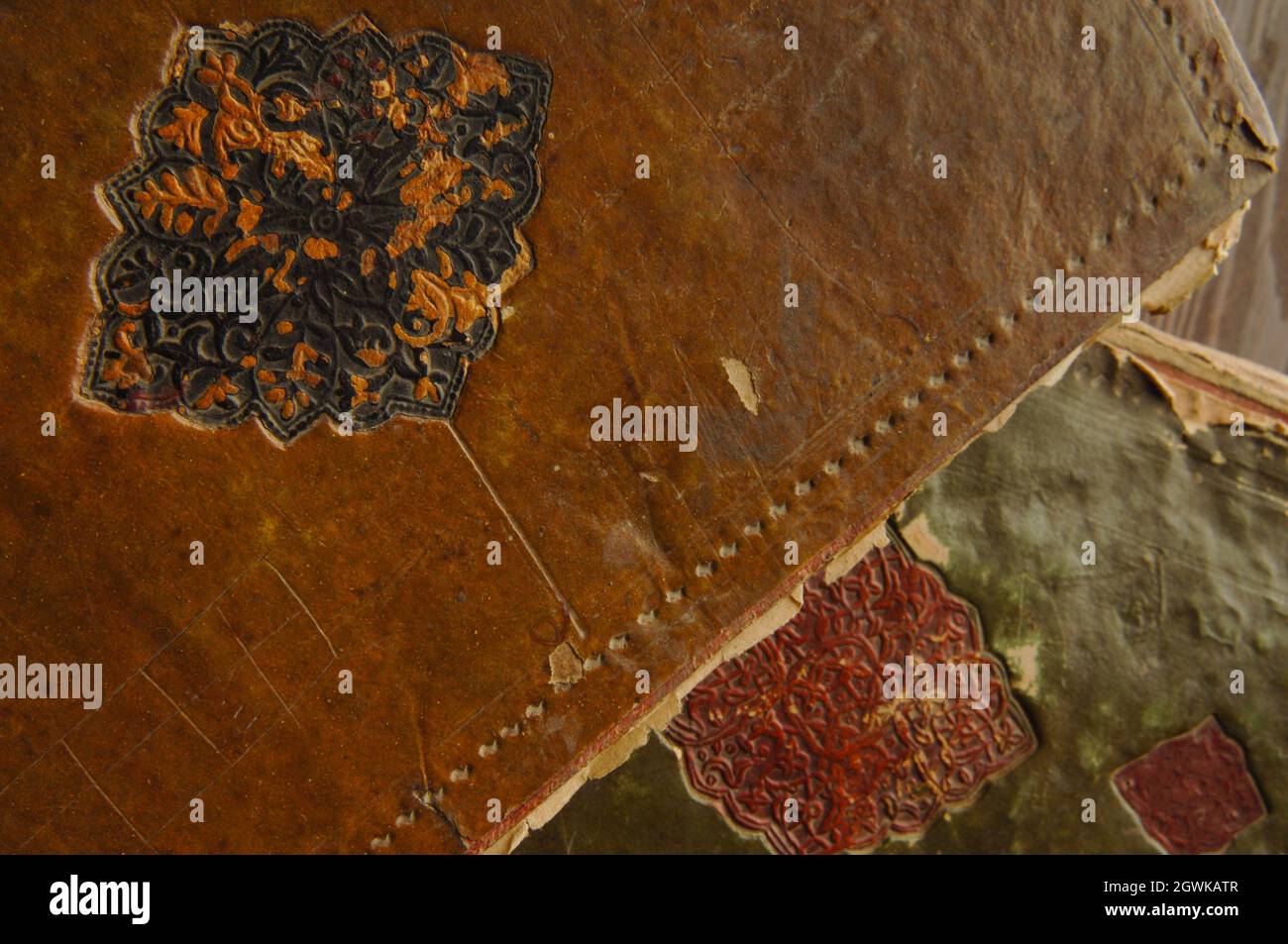 Cover of an ancient Arabic book. Ancient Arabic manuscripts and texts ...