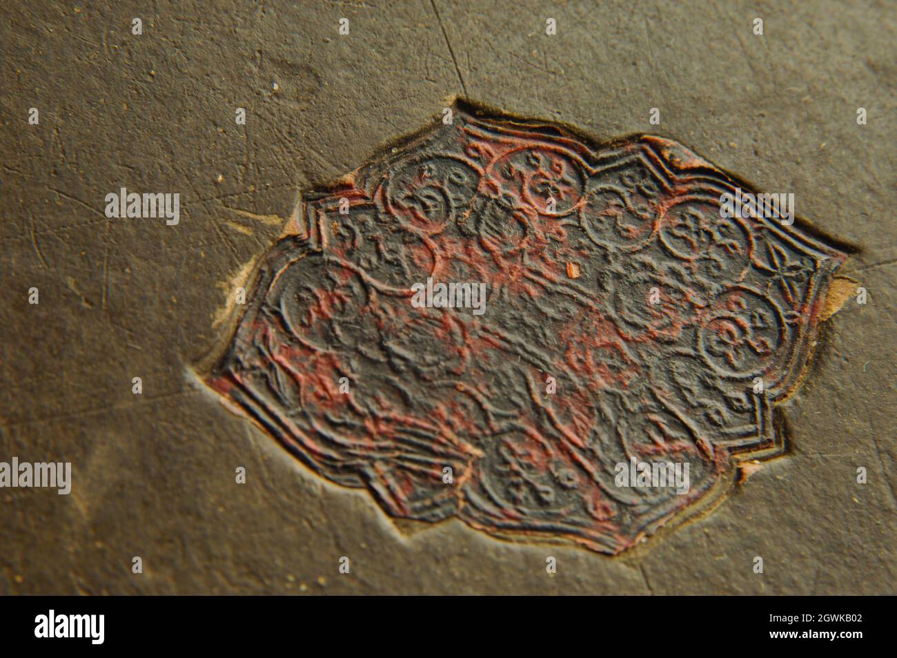 Cover of an ancient Arabic book. Ancient Arabic manuscripts and texts ...