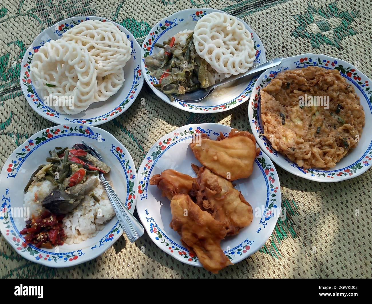 Five Plates High Resolution Stock Photography and Images - Alamy
