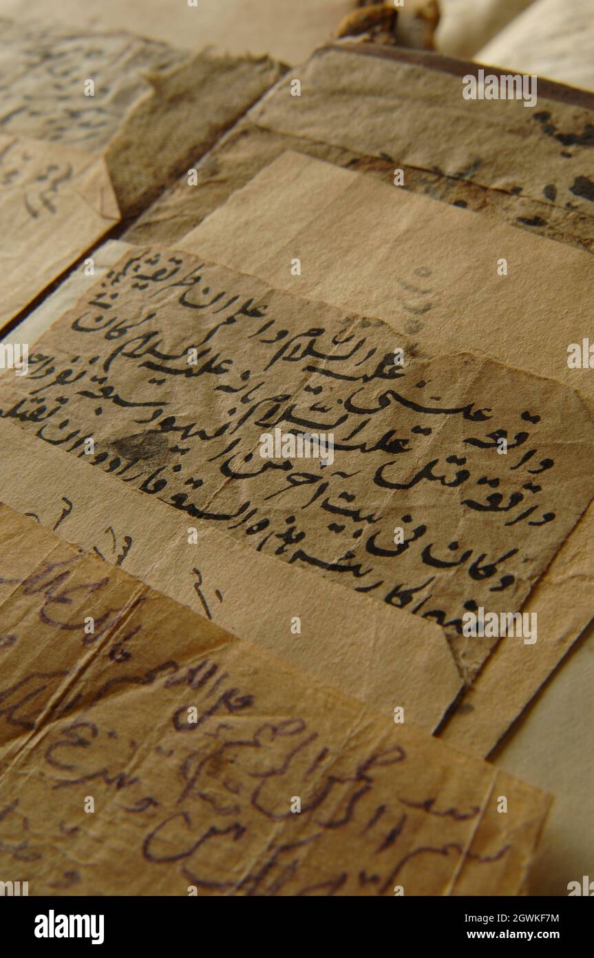 Ancient open book in arabic. Old arabic manuscripts and texts Stock ...