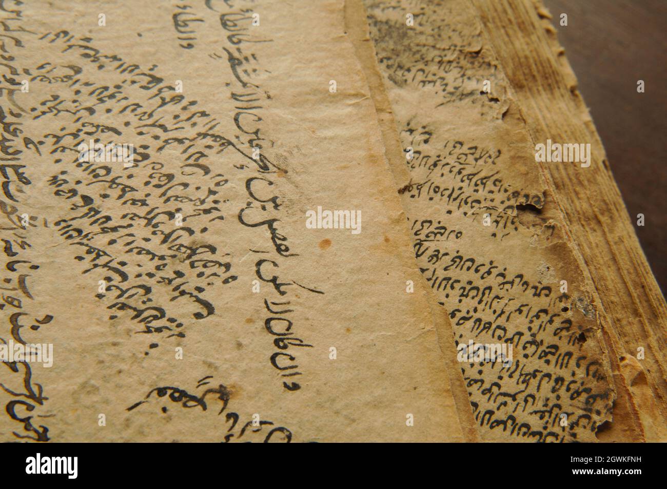 Ancient open book in arabic. Old arabic manuscripts and texts Stock ...
