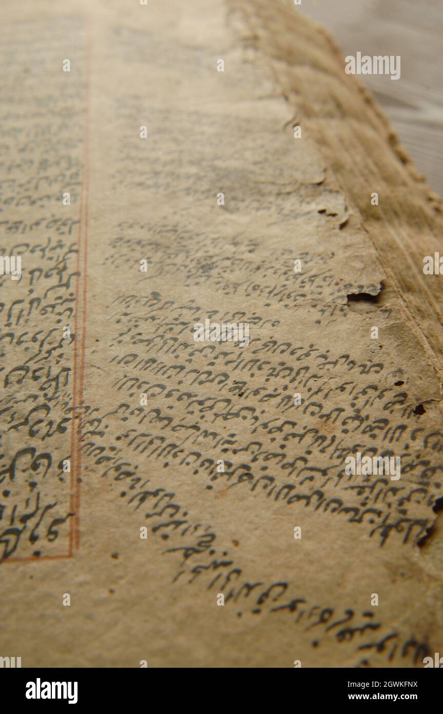 Ancient open book in arabic. Old arabic manuscripts and texts Stock ...