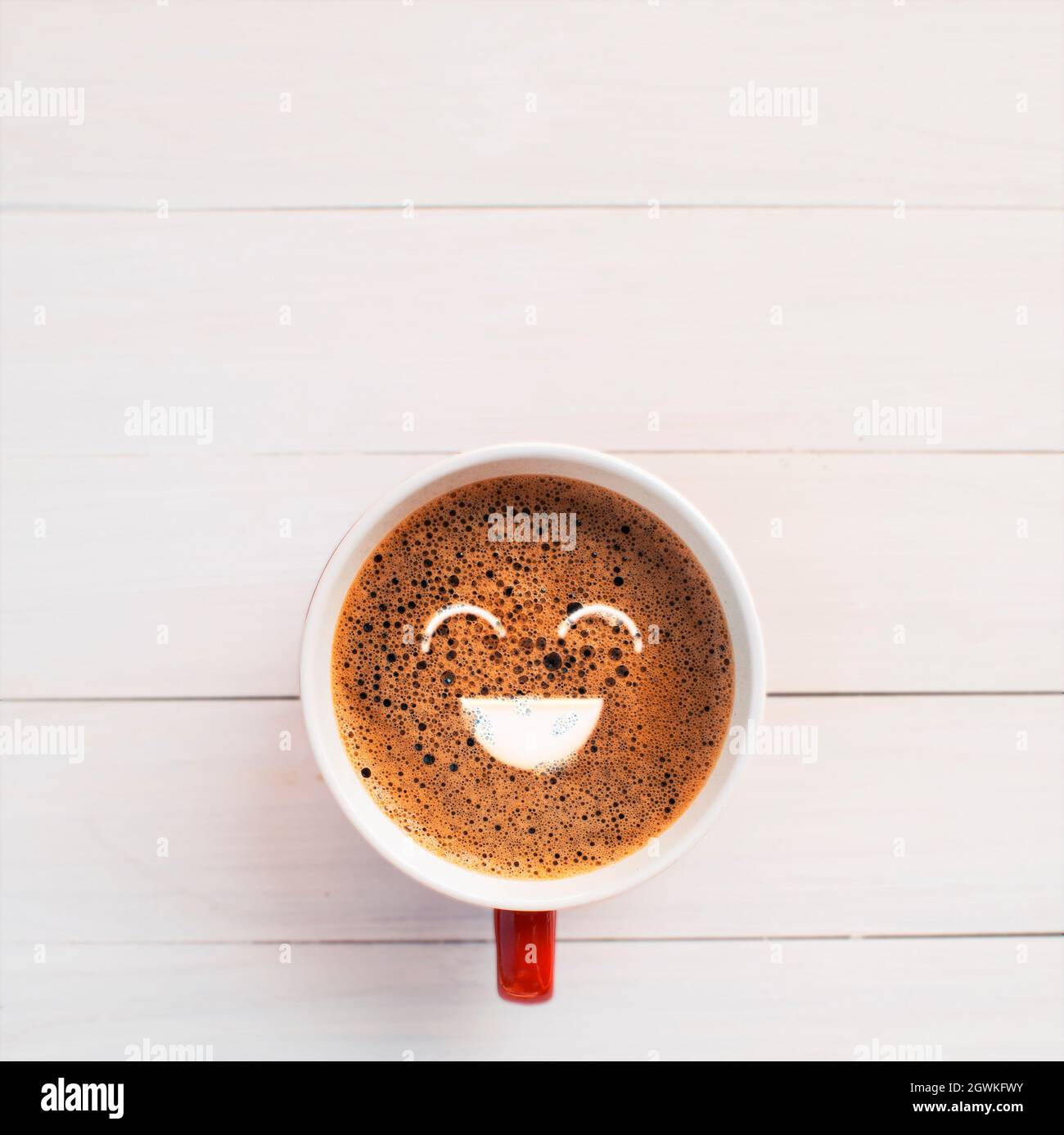Smiley face latte art hi-res stock photography and images - Alamy