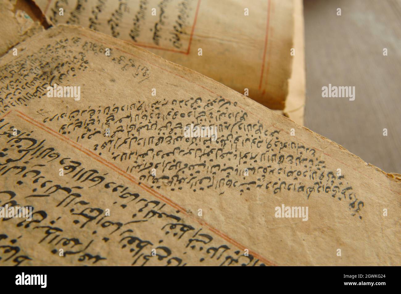 Ancient open book in arabic. Old arabic manuscripts and texts Stock ...