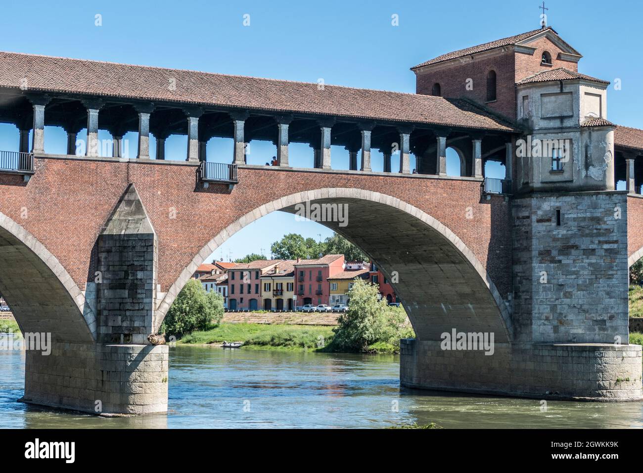 Bridge in red hi-res stock photography and images - Alamy
