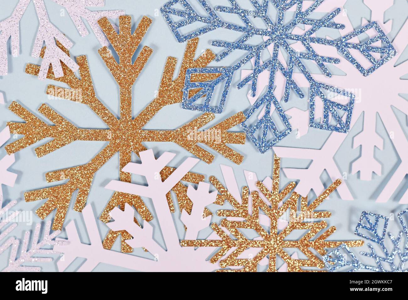 Golden snowflakes hi-res stock photography and images - Alamy