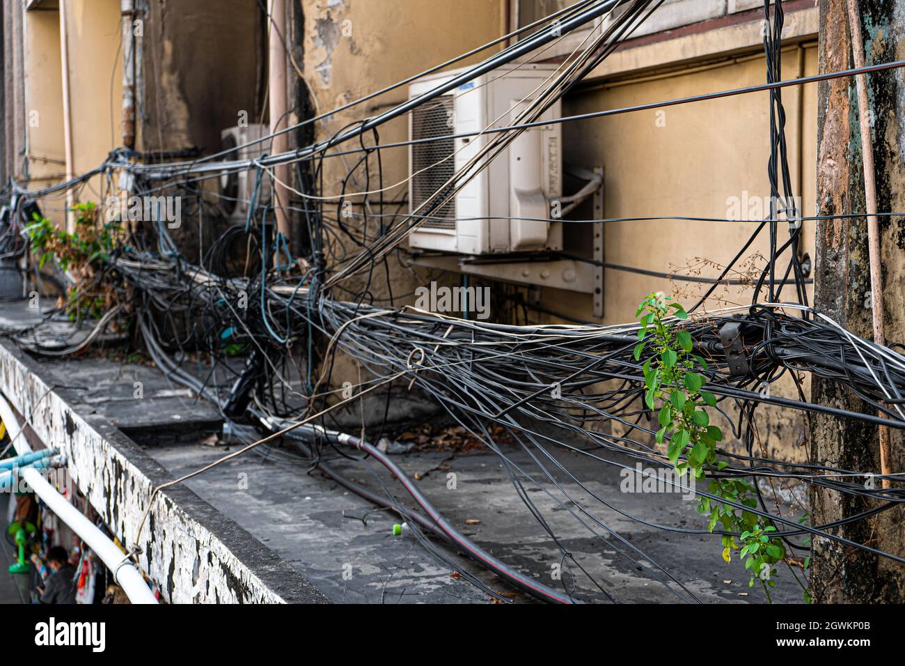 Small dirty houses exterior hi-res stock photography and images - Alamy