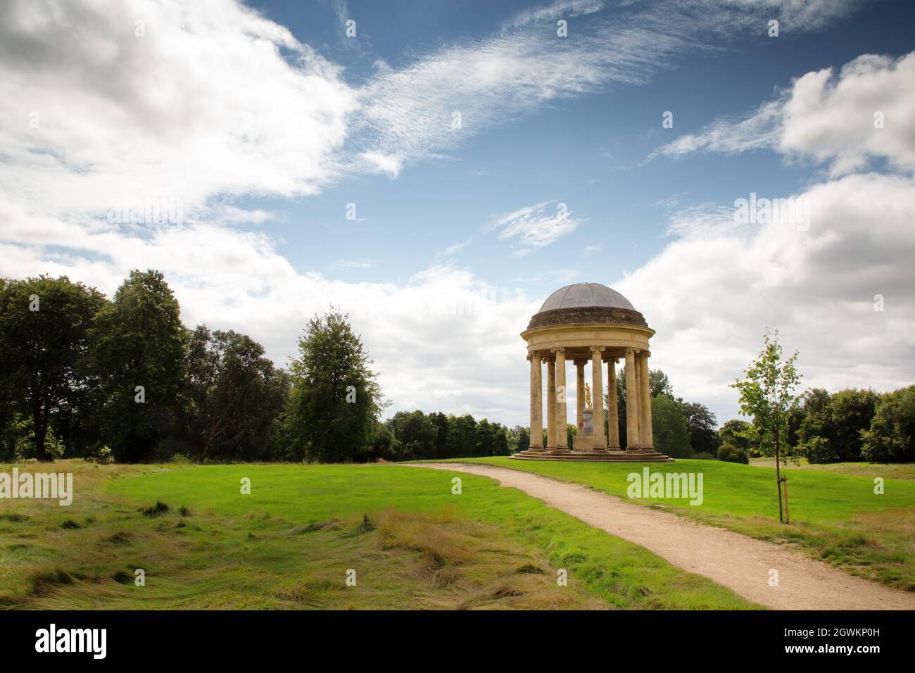 landscaspe image of Rotunda temple to Venus at Stowe garden in ...