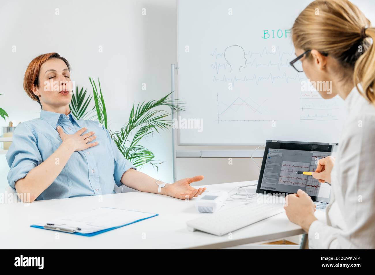 Biofeedback session hi-res stock photography and images - Alamy