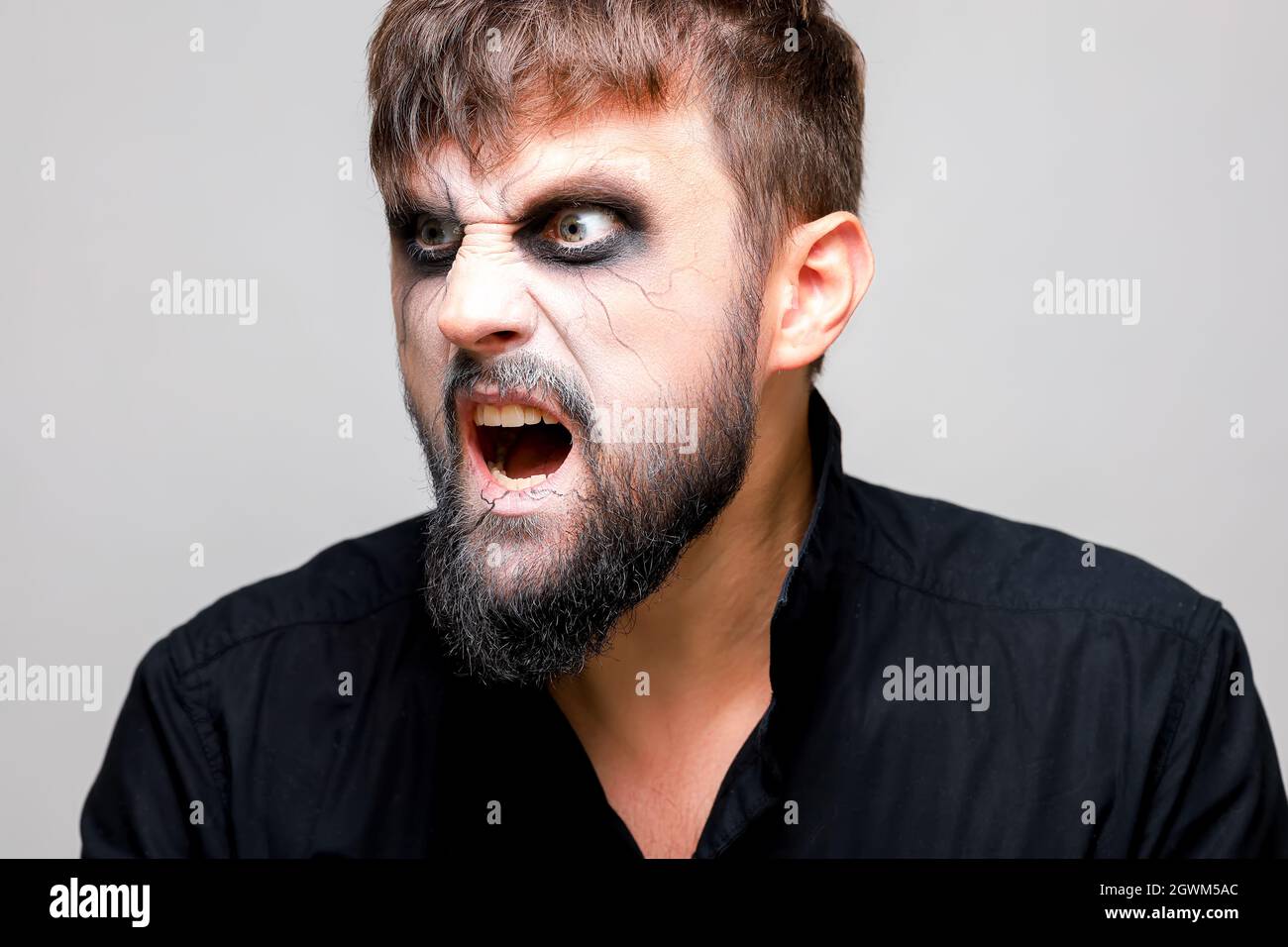 Menacing look hi-res stock photography and images - Alamy