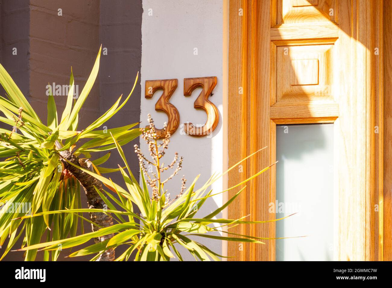 House number 33 sign hi-res stock photography and images - Alamy