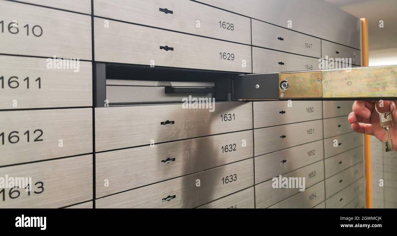 Bank vault locked hi-res stock photography and images - Alamy