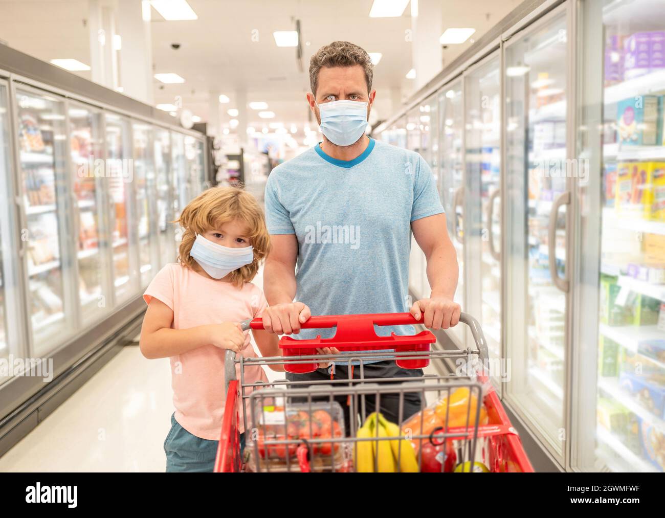 customer consumer with purchases. dad and kid at grocery store Stock ...