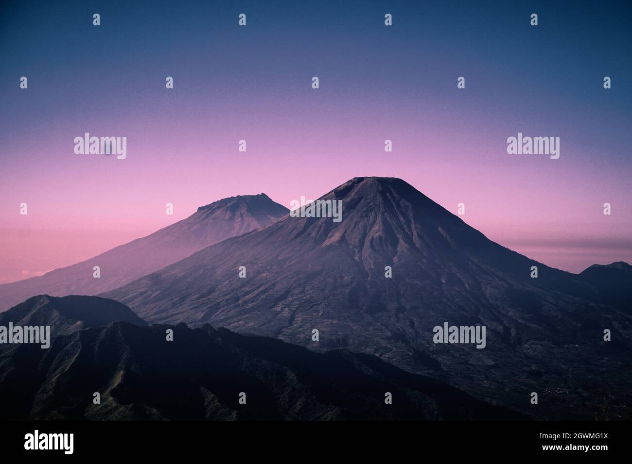 Twin cone peak hi-res stock photography and images - Alamy