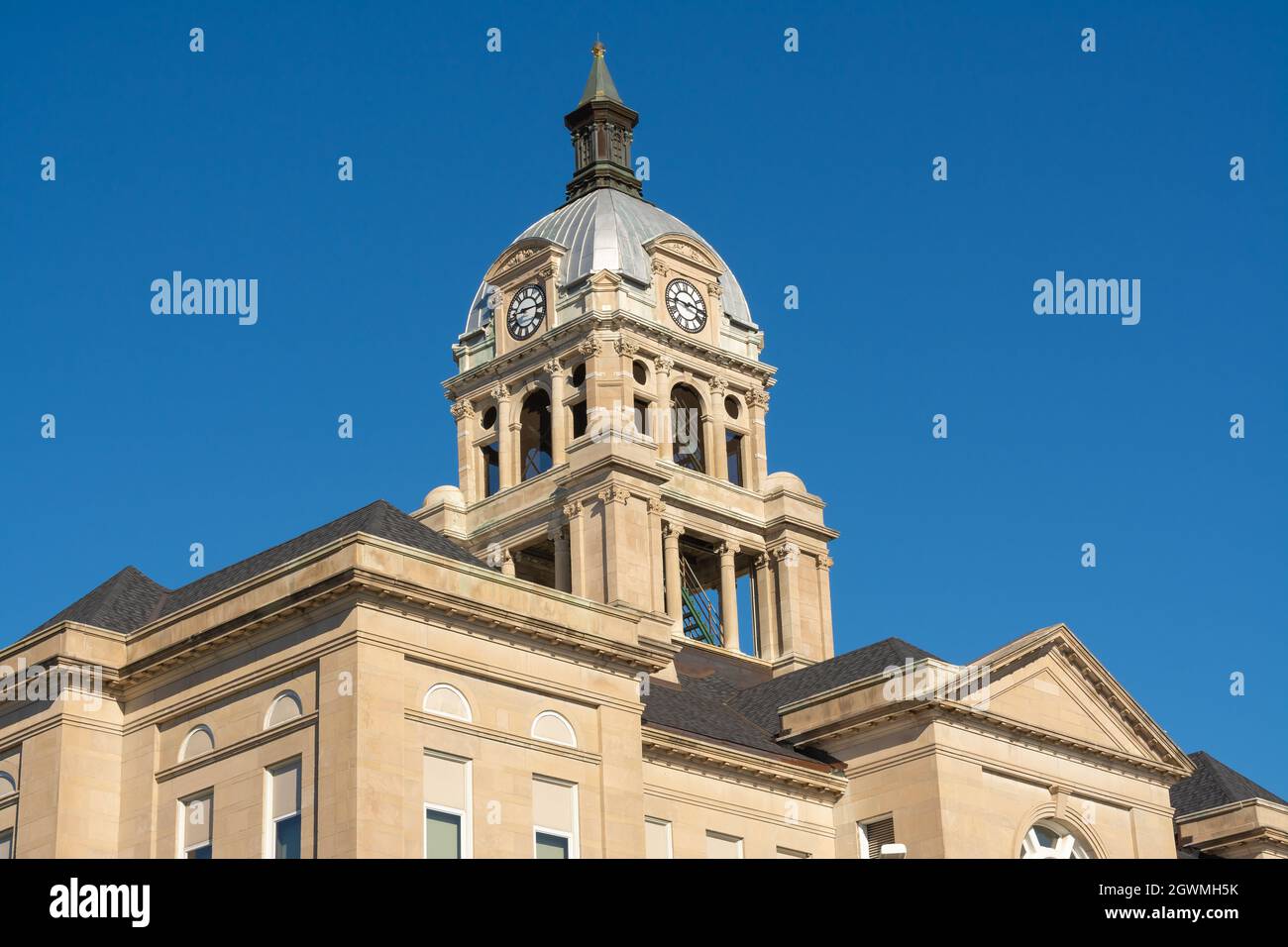 Old courthouse on a beautiful Summer day. Eureka, Illinois, USA Stock ...