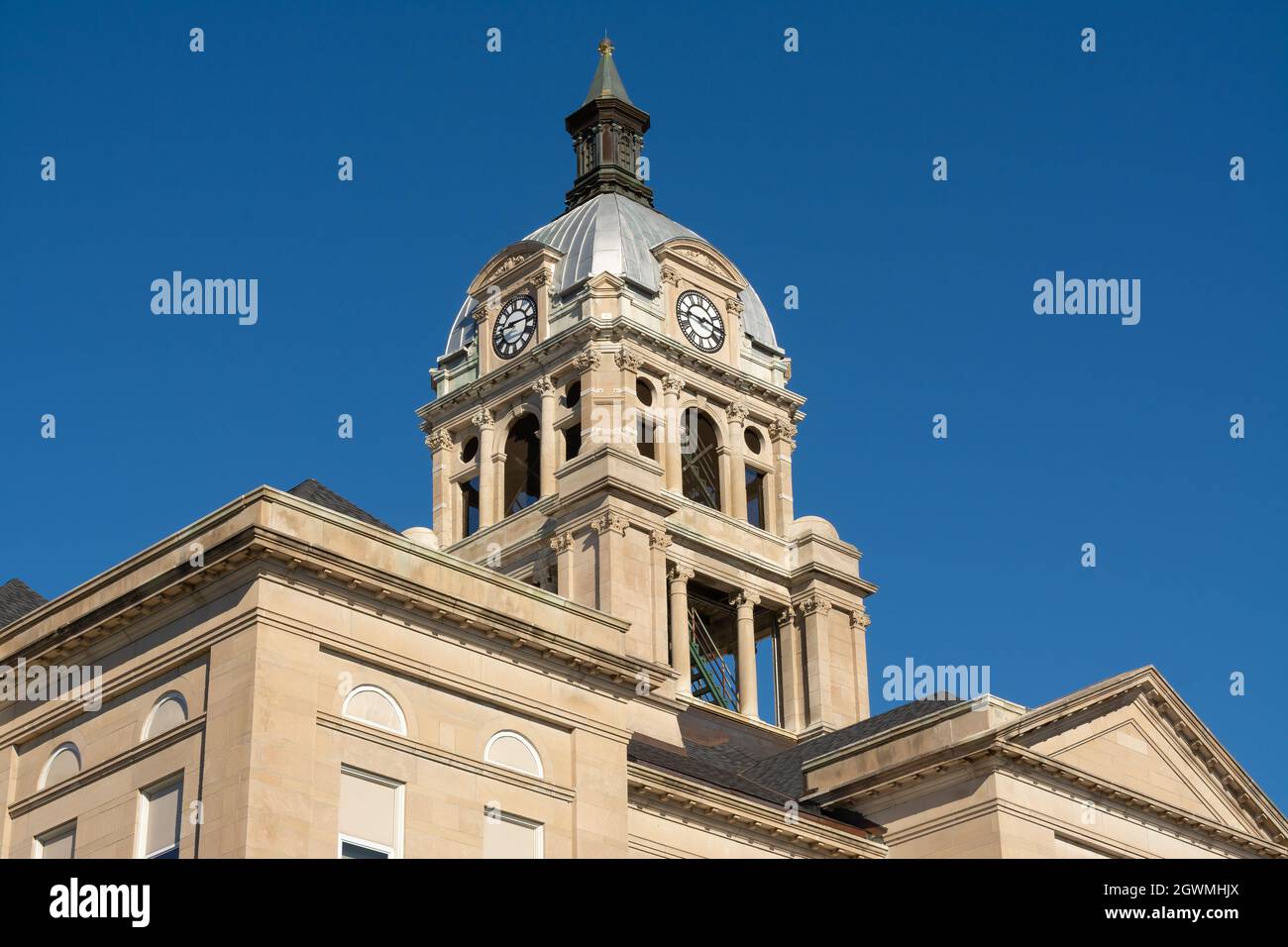 Old courthouse on a beautiful Summer day. Eureka, Illinois, USA Stock ...
