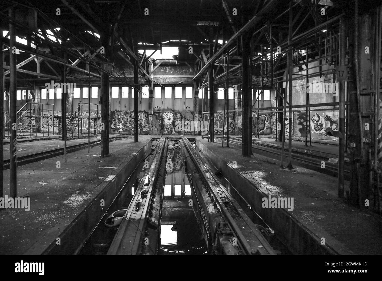 Train factory black and white hi-res stock photography and images - Alamy