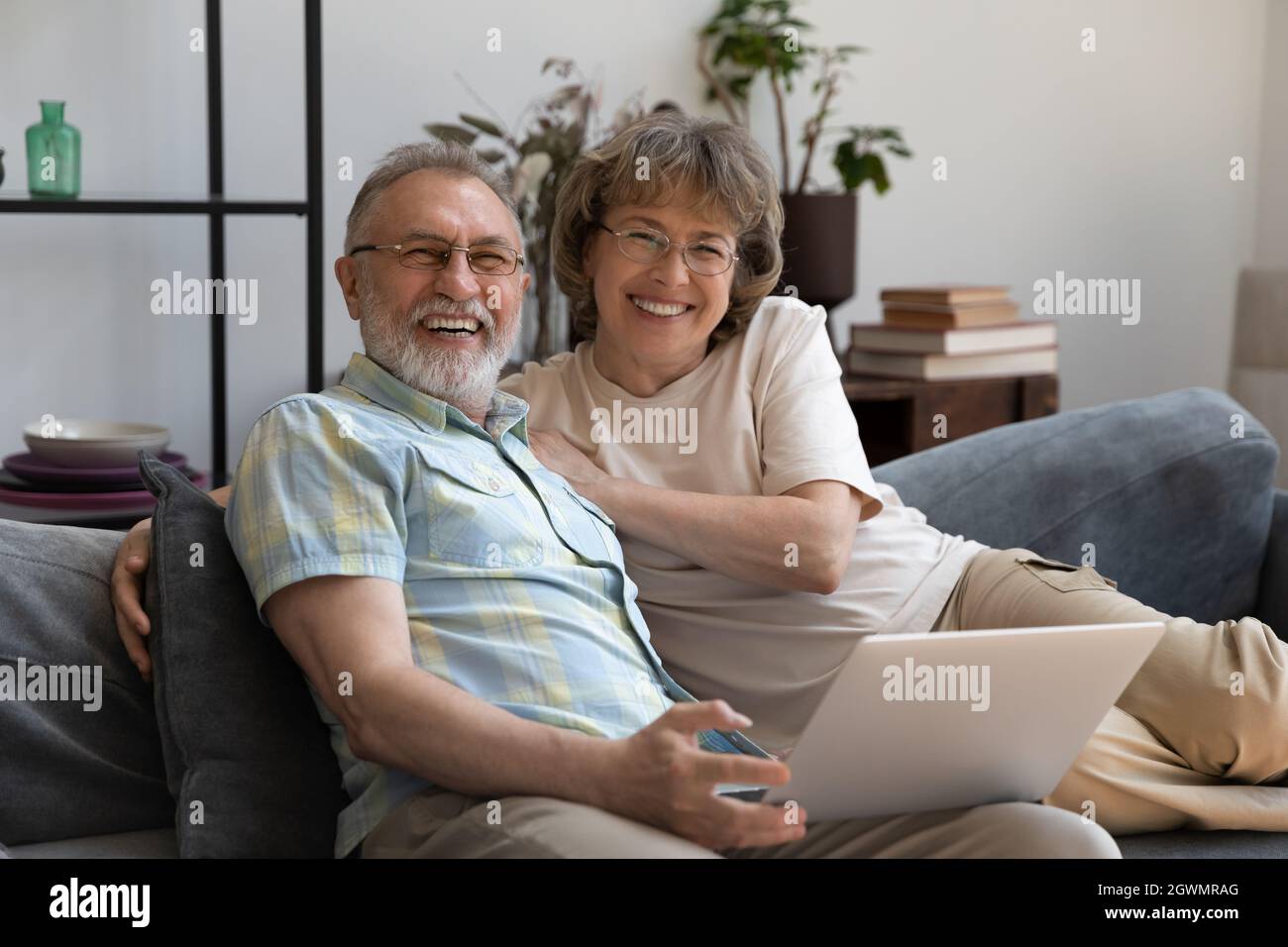 Middle aged family hi-res stock photography and images - Alamy