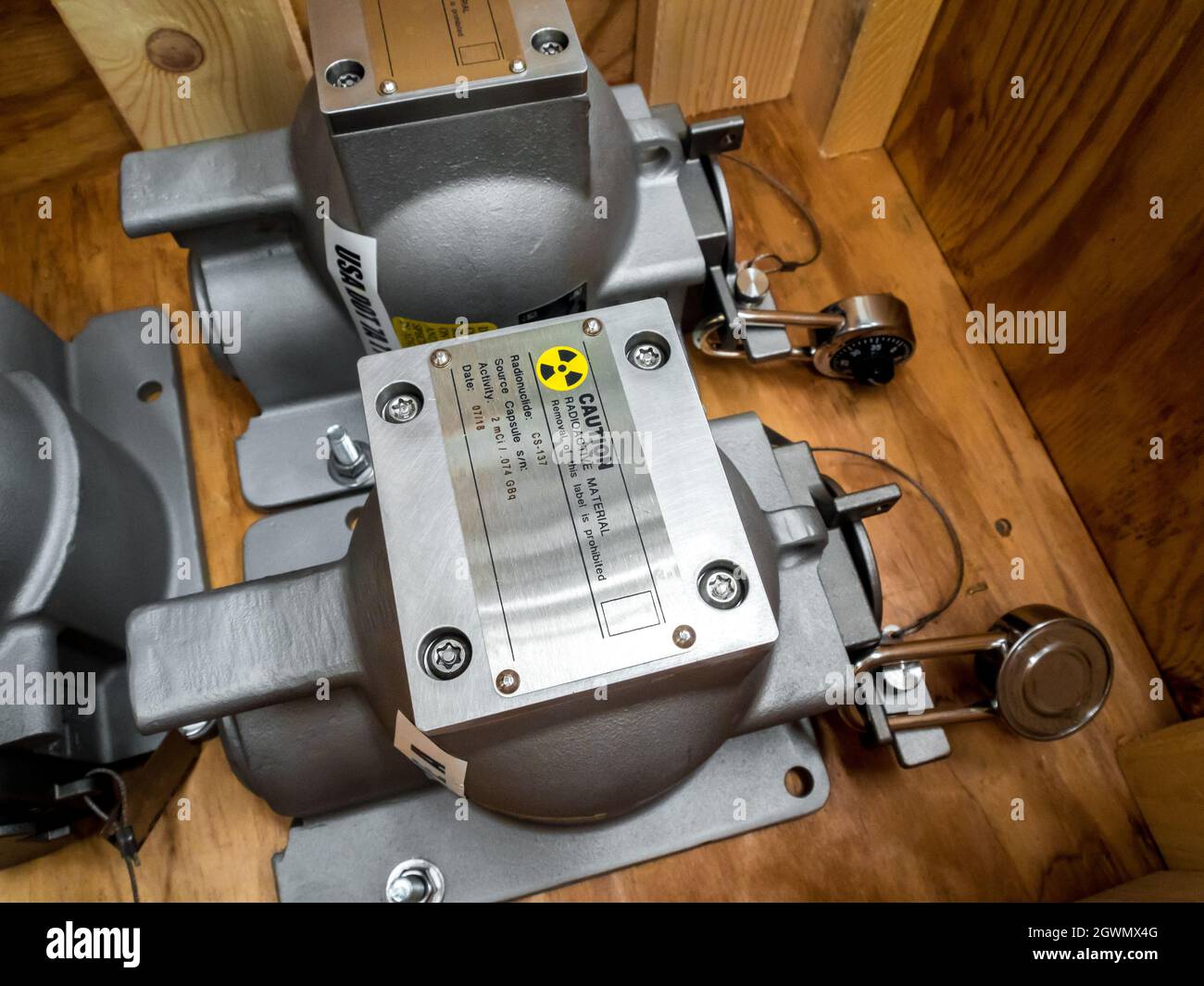 Radioactive holder hi-res stock photography and images - Alamy