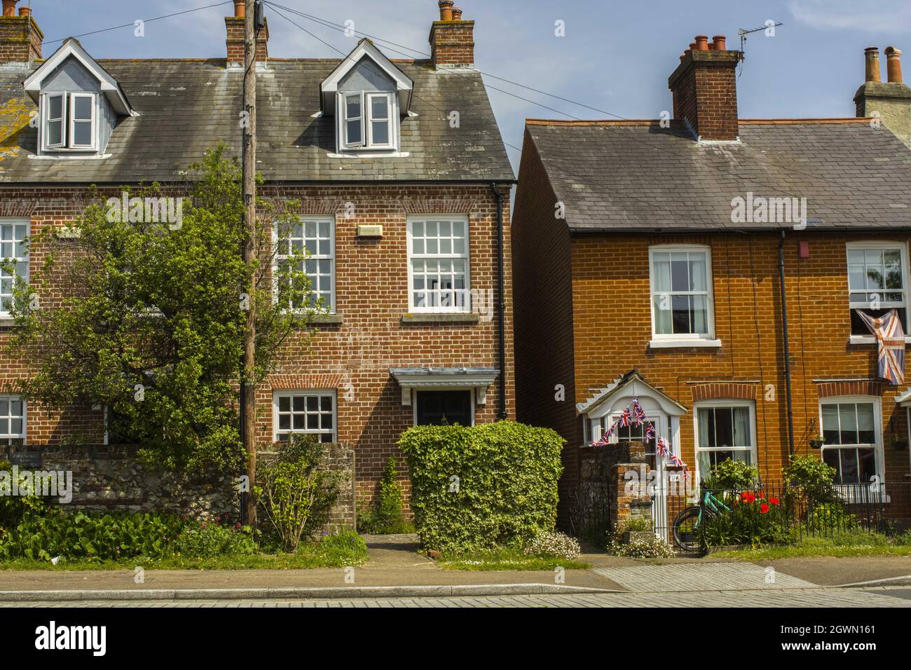 English style houses hi-res stock photography and images - Alamy
