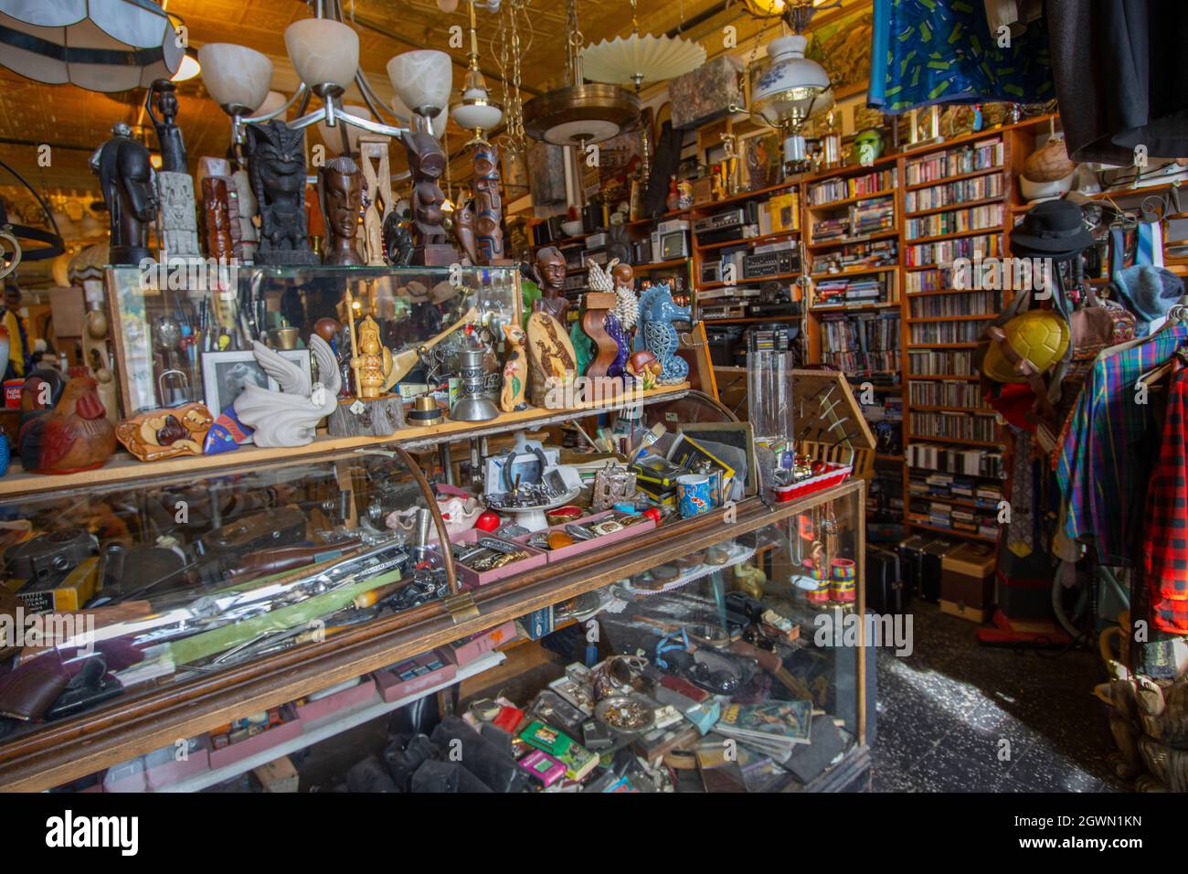 Antique junk store Stock Photo - Alamy
